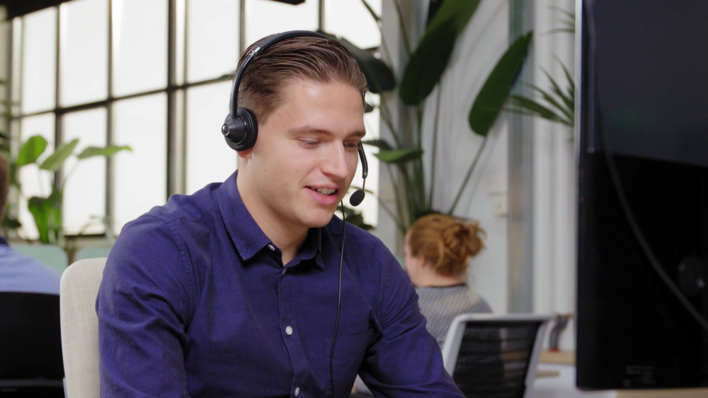 GoBright Products - GoBright Desk Booking | proAV